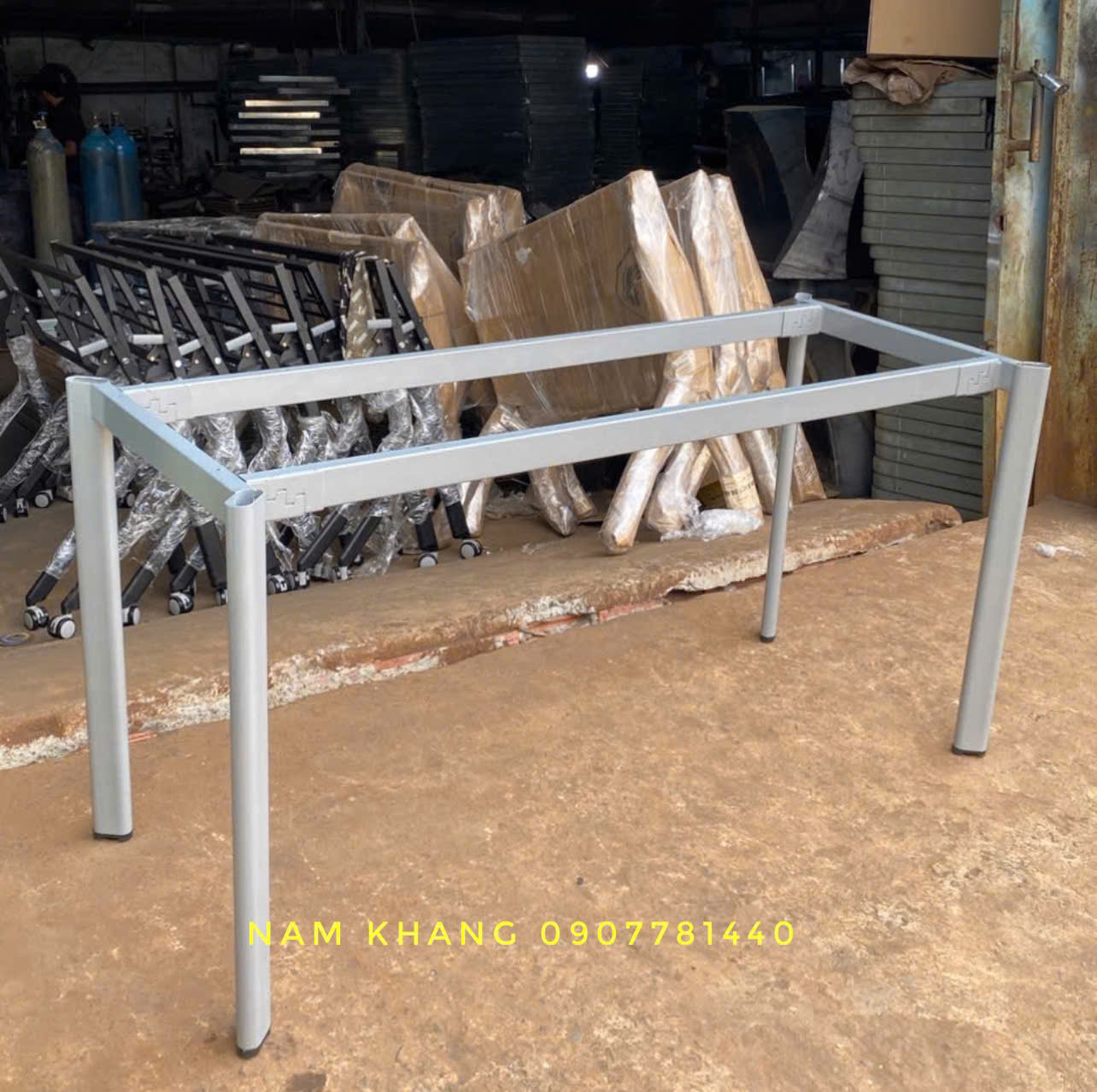 Chân bàn nhân viên - chân oval (dùng ngàm răng cưa)